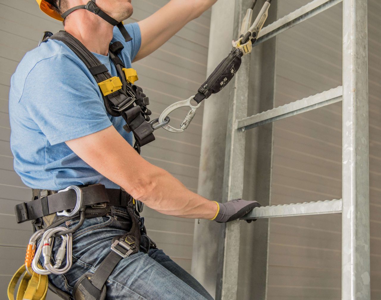 Travaux en hauteur en sécurité - Sécurité-Santé au Travail - AAA